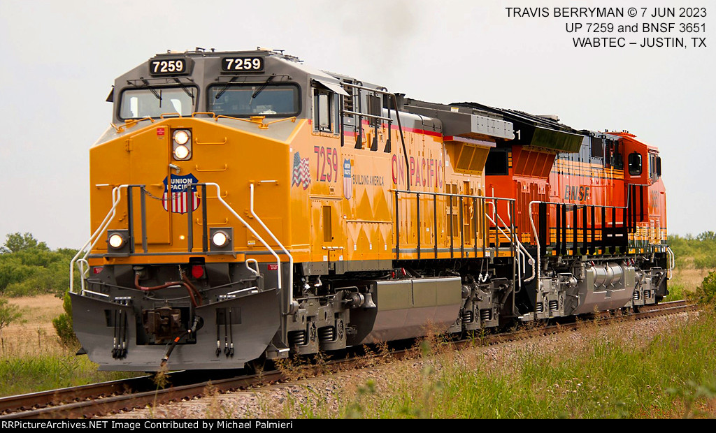 UP 7259 and BNSF 3651